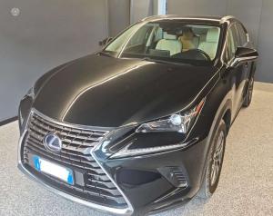 Melns Lexus NX 300h 2020 Viļņa, ar dzinēja tilpumu 2.49 L un nobraukumu 107 tūkst. km par 28888 €, foto  vietnē AUTOMOTO.COM.LV