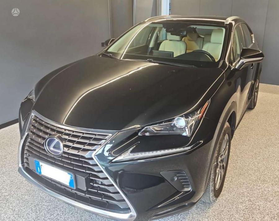 Melns Lexus NX 300h 2020 Viļņa, ar dzinēja tilpumu 2.49 L un nobraukumu 107 tūkst. km par 28888 €, foto 1 vietnē AUTOMOTO.COM.LV
