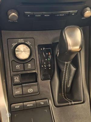 Melns Lexus NX 300h 2020 Viļņa, ar dzinēja tilpumu 2.49 L un nobraukumu 107 tūkst. km par 28888 €, foto 12 vietnē AUTOMOTO.COM.LV