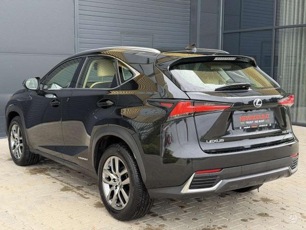 Melns Lexus NX 300h 2020 Viļņa, ar dzinēja tilpumu 2.49 L un nobraukumu 107 tūkst. km par 28888 €, foto 3 vietnē AUTOMOTO.COM.LV
