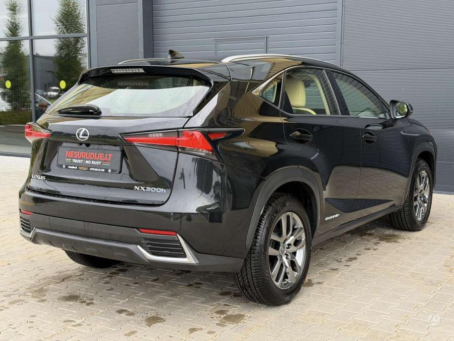 Melns Lexus NX 300h 2020 Viļņa, ar dzinēja tilpumu 2.49 L un nobraukumu 107 tūkst. km par 28888 €, foto 5 vietnē AUTOMOTO.COM.LV