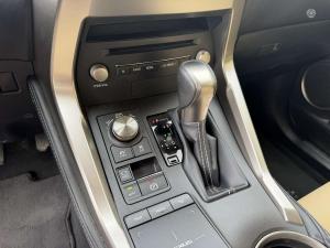 Melns Lexus NX 300h 2020 Viļņa, ar dzinēja tilpumu 2.49 L un nobraukumu 107 tūkst. km par 28888 €, foto 13 vietnē AUTOMOTO.COM.LV