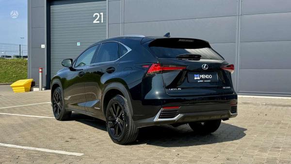 Black Lexus NX 300h 2021 in Vilnius, with an engine capacity of 2.49 L and mileage of 96 thousand km for 29990 €, photo 4 on AUTOMOTO.COM.LV