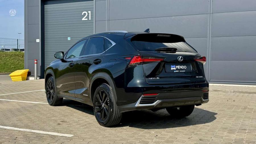 Melns Lexus NX 300h 2021 Viļņa, ar dzinēja tilpumu 2.49 L un nobraukumu 96 tūkst. km par 29990 €, foto 5 vietnē AUTOMOTO.COM.LV