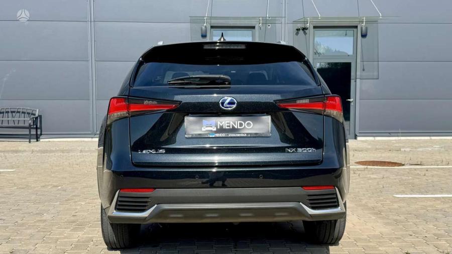 Melns Lexus NX 300h 2021 Viļņa, ar dzinēja tilpumu 2.49 L un nobraukumu 96 tūkst. km par 29990 €, foto 9 vietnē AUTOMOTO.COM.LV