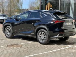 Black Lexus NX 300h 2021 in Vilnius, with an engine capacity of 2.50 L and mileage of 96 thousand km for 20650 €, photo 14 on AUTOMOTO.COM.LV