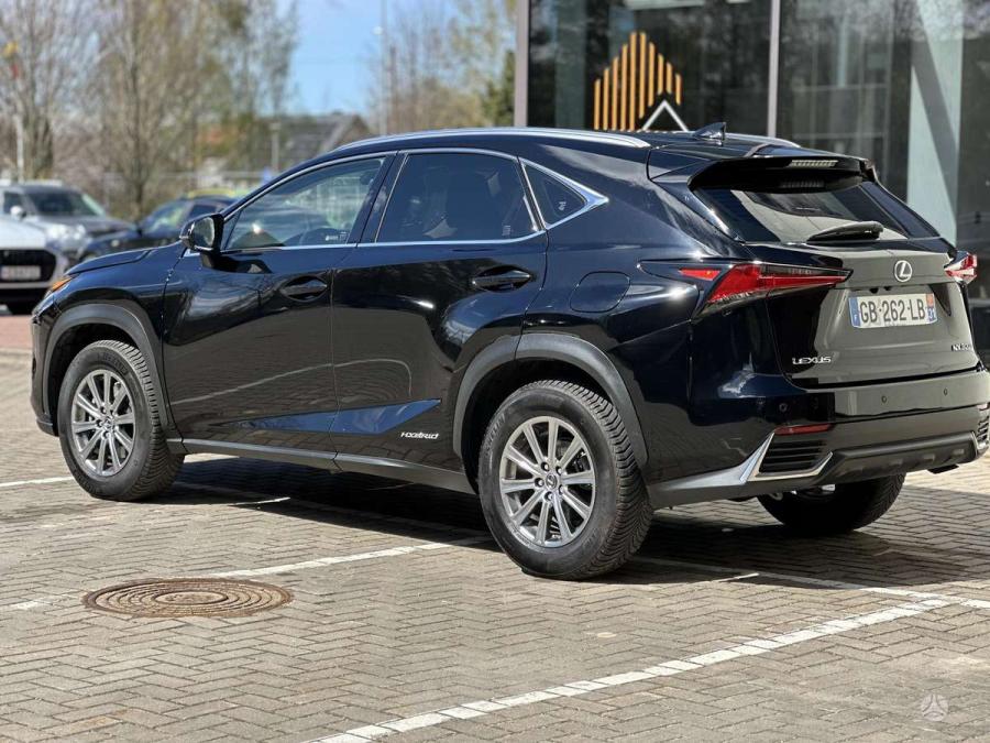 Black Lexus NX 300h 2021 in Vilnius, with an engine capacity of 2.50 L and mileage of 96 thousand km for 20650 €, photo 14 on AUTOMOTO.COM.LV