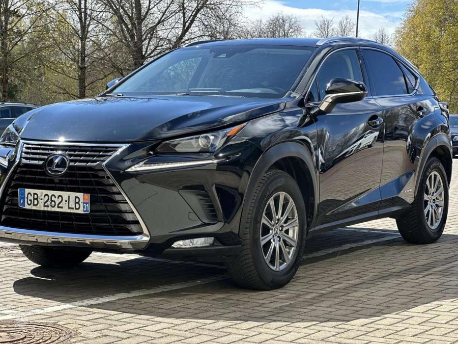 Black Lexus NX 300h 2021 in Vilnius, with an engine capacity of 2.50 L and mileage of 96 thousand km for 20650 €, photo 6 on AUTOMOTO.COM.LV