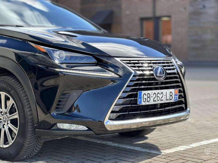 Black Lexus NX 300h 2021 in Vilnius, with an engine capacity of 2.50 L and mileage of 96 thousand km for 20650 €, photo 9 on AUTOMOTO.COM.LV