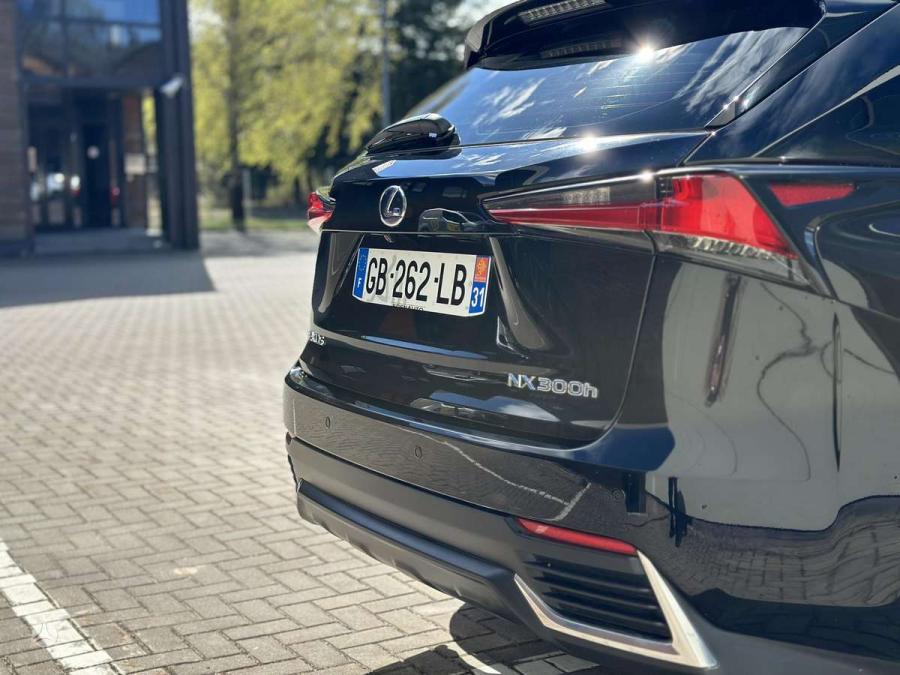 Black Lexus NX 300h 2021 in Vilnius, with an engine capacity of 2.50 L and mileage of 96 thousand km for 20650 €, photo 11 on AUTOMOTO.COM.LV