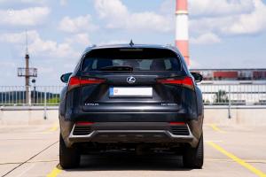 Black Lexus NX 300h 2021 in Vilnius, with an engine capacity of 2.50 L and mileage of 225 thousand km for 21000 €, photo 4 on AUTOMOTO.COM.LV