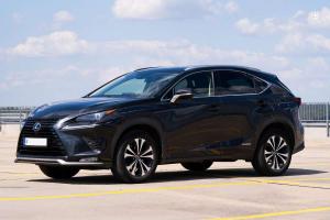 Black Lexus NX 300h 2021 in Vilnius, with an engine capacity of 2.50 L and mileage of 225 thousand km for 21000 €, photo 5 on AUTOMOTO.COM.LV