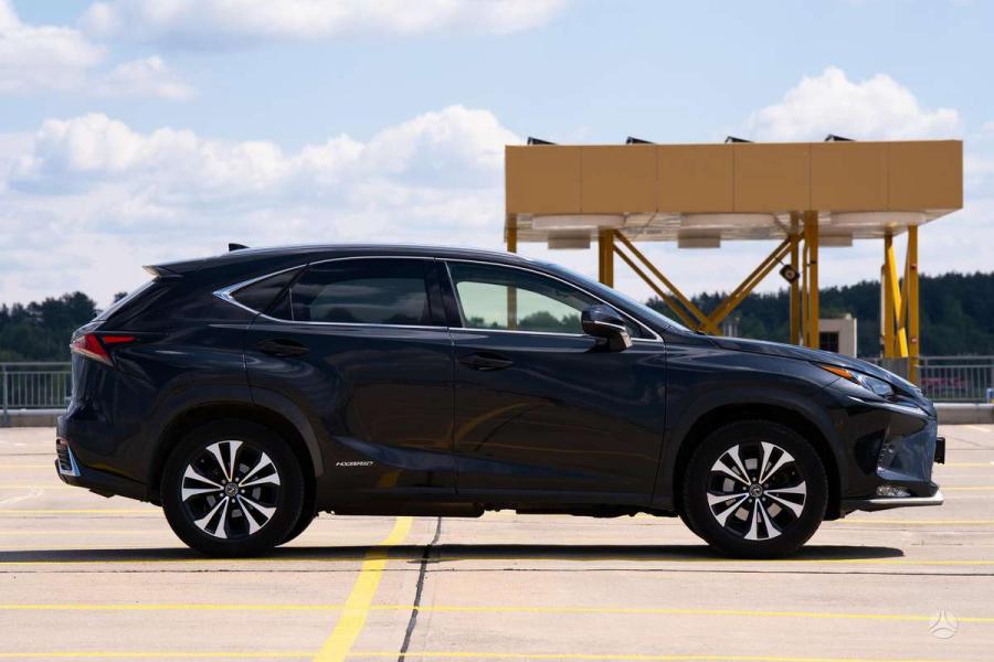 Black Lexus NX 300h 2021 in Vilnius, with an engine capacity of 2.50 L and mileage of 225 thousand km for 21000 €, photo 7 on AUTOMOTO.COM.LV