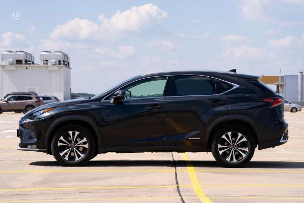 Лексус NX 300h 2021 в Вильнюс на AUTOMOTO.COM.LV Черный Лексус NX 300h 2021 в Вильнюс, объемом двигателя 2.50 л и пробегом 225 тыс. км за 21000 €, фото 8 на AUTOMOTO.COM.LV