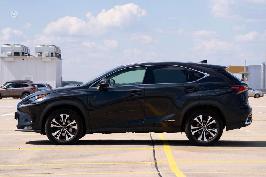 Black Lexus NX 300h 2021 in Vilnius, with an engine capacity of 2.50 L and mileage of 225 thousand km for 21000 €, photo 8 on AUTOMOTO.COM.LV
