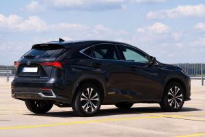 Black Lexus NX 300h 2021 in Vilnius, with an engine capacity of 2.50 L and mileage of 225 thousand km for 21000 €, photo 9 on AUTOMOTO.COM.LV