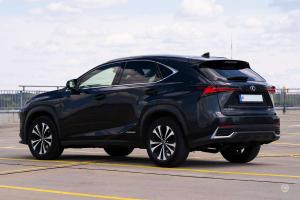Black Lexus NX 300h 2021 in Vilnius, with an engine capacity of 2.50 L and mileage of 225 thousand km for 21000 €, photo 10 on AUTOMOTO.COM.LV