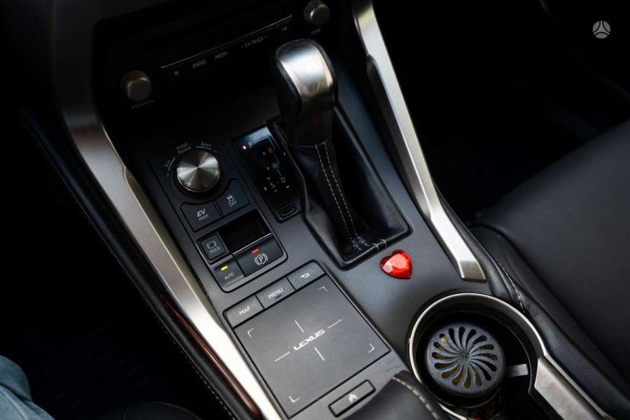 Black Lexus NX 300h 2021 in Vilnius, with an engine capacity of 2.50 L and mileage of 225 thousand km for 21000 €, photo 20 on AUTOMOTO.COM.LV