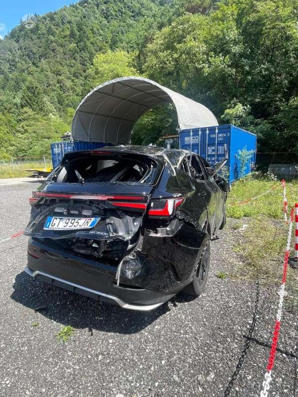 Black Lexus NX 300h 2024 in Vilkaviskis, with an engine capacity of 0.00 L and mileage of 33 thousand km for 9200 €, photo 7 on AUTOMOTO.COM.LV