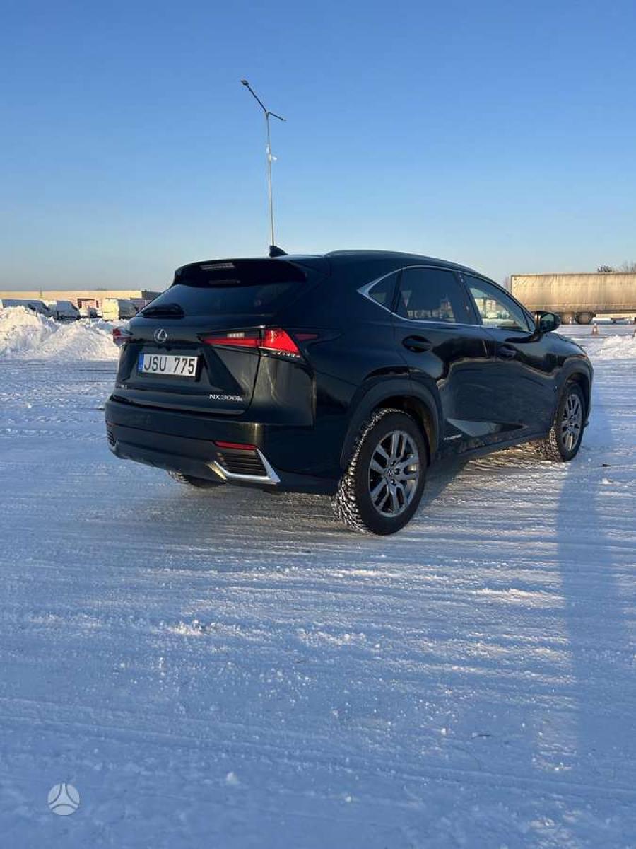 Melns Lexus NX 300h 2018 Viļņa, ar dzinēja tilpumu 0.00 L un nobraukumu 174 tūkst. km par 21500 €, foto 8 vietnē AUTOMOTO.COM.LV