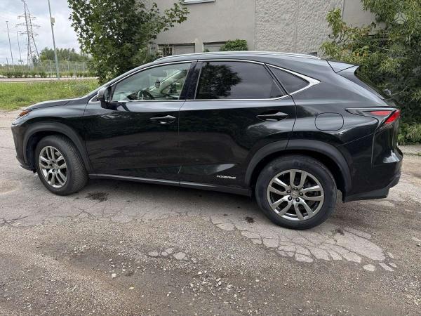 Black Lexus NX 300h 2016 in Vilnius, with an engine capacity of 0.00 L and mileage of 135 thousand km for 17200 €, photo 5 on AUTOMOTO.COM.LV