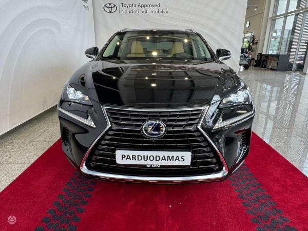 Черный Лексус NX 300h 2018 в Шяуляй, объемом двигателя 2.49 л и пробегом 126 тыс. км за 28900 €, фото 3 на AUTOMOTO.COM.LV