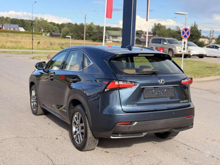 Blue Lexus NX 300h 2015 in Vilnius, with an engine capacity of 2.49 L and mileage of 204 thousand km for 18300 €, photo 8 on AUTOMOTO.COM.LV