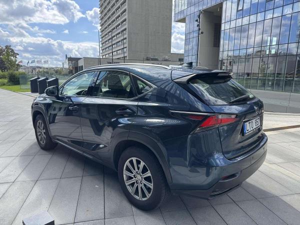 Blue Lexus NX 300h 2015 in Vilnius, with an engine capacity of 2.49 L and mileage of 301 thousand km for 18499 €, photo 5 on AUTOMOTO.COM.LV