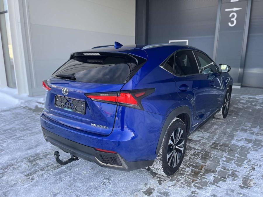 Blue Lexus NX 300h 2018 in Vilnius, with an engine capacity of 2.49 L and mileage of 185 thousand km for 23999 €, photo 8 on AUTOMOTO.COM.LV