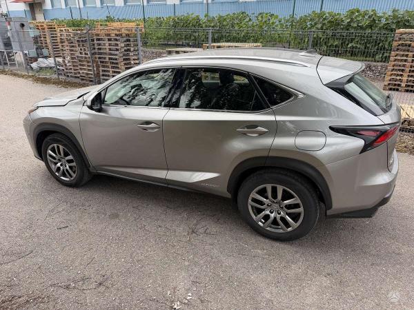 Brown Lexus NX 300h 2014 in Kaunas, with an engine capacity of 2.49 L and mileage of 260 thousand km for 12900 €, photo 4 on AUTOMOTO.COM.LV