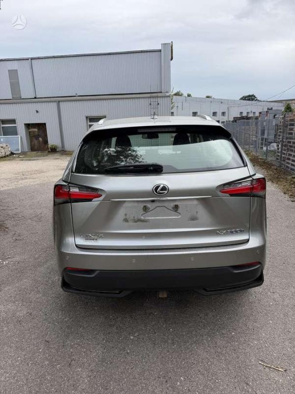 Brown Lexus NX 300h 2014 in Kaunas, with an engine capacity of 2.49 L and mileage of 260 thousand km for 12900 €, photo 6 on AUTOMOTO.COM.LV