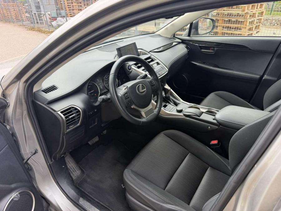 Brown Lexus NX 300h 2014 in Kaunas, with an engine capacity of 2.49 L and mileage of 260 thousand km for 12900 €, photo 10 on AUTOMOTO.COM.LV
