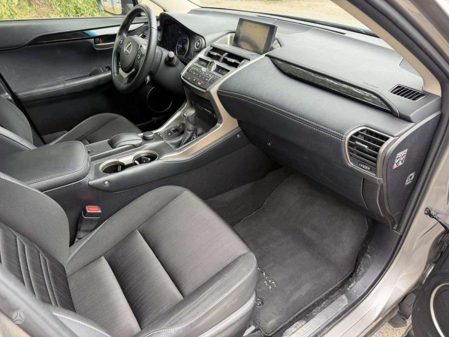 Brown Lexus NX 300h 2014 in Kaunas, with an engine capacity of 2.49 L and mileage of 260 thousand km for 12900 €, photo 11 on AUTOMOTO.COM.LV
