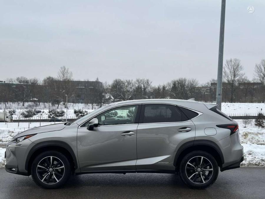Brown Lexus NX 300h 2015 in Vilnius, with an engine capacity of 2.49 L and mileage of 252 thousand km for 16900 €, photo 3 on AUTOMOTO.COM.LV