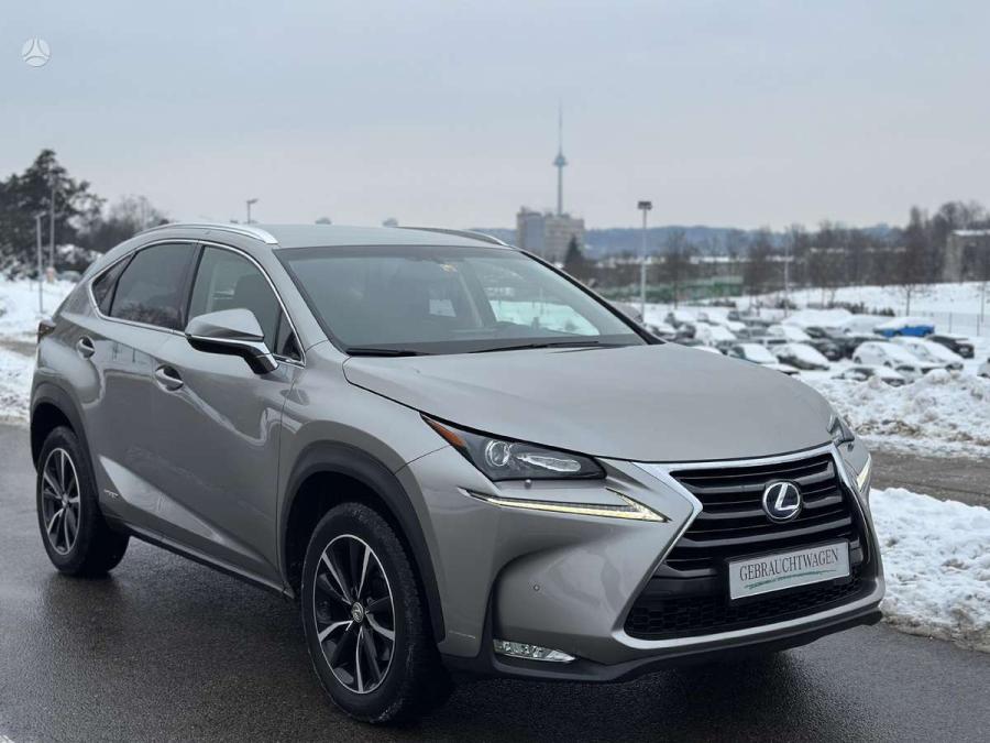Brown Lexus NX 300h 2015 in Vilnius, with an engine capacity of 2.49 L and mileage of 252 thousand km for 16900 €, photo 4 on AUTOMOTO.COM.LV