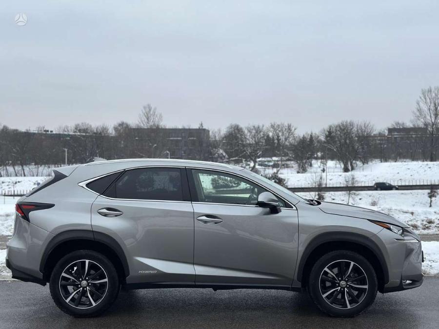 Brown Lexus NX 300h 2015 in Vilnius, with an engine capacity of 2.49 L and mileage of 252 thousand km for 16900 €, photo 5 on AUTOMOTO.COM.LV