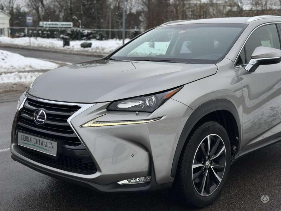 Brown Lexus NX 300h 2015 in Vilnius, with an engine capacity of 2.49 L and mileage of 252 thousand km for 16900 €, photo 6 on AUTOMOTO.COM.LV