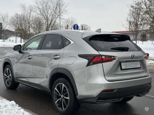 Brown Lexus NX 300h 2015 in Vilnius, with an engine capacity of 2.49 L and mileage of 252 thousand km for 16900 €, photo 10 on AUTOMOTO.COM.LV