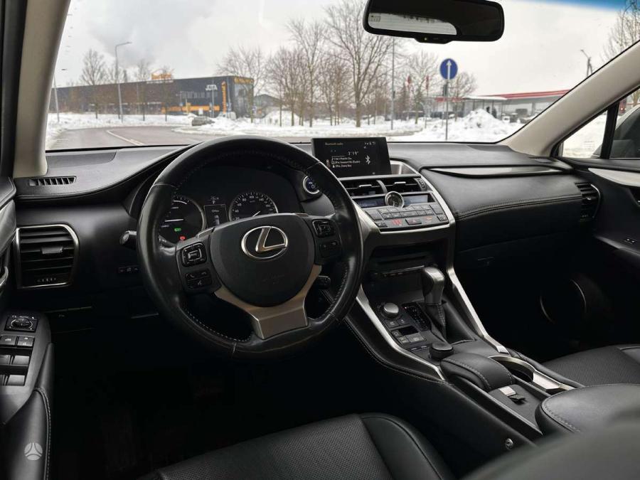 Brown Lexus NX 300h 2015 in Vilnius, with an engine capacity of 2.49 L and mileage of 252 thousand km for 16900 €, photo 19 on AUTOMOTO.COM.LV