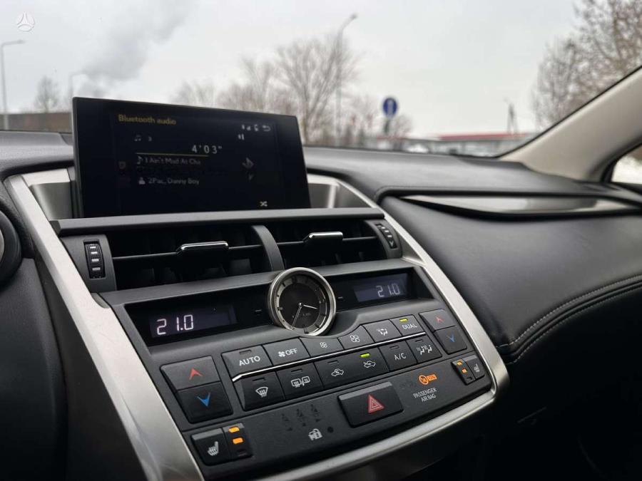 Brown Lexus NX 300h 2015 in Vilnius, with an engine capacity of 2.49 L and mileage of 252 thousand km for 16900 €, photo 25 on AUTOMOTO.COM.LV