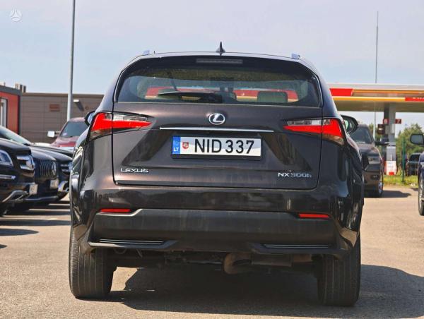 Brown Lexus NX 300h 2015 in Vilnius, with an engine capacity of 2.49 L and mileage of 212 thousand km for 18900 €, photo 6 on AUTOMOTO.COM.LV