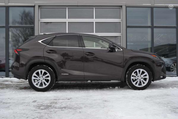 Brown Lexus NX 300h 2016 in Vilnius, with an engine capacity of 2.49 L and mileage of 202 thousand km for 20000 €, photo 5 on AUTOMOTO.COM.LV