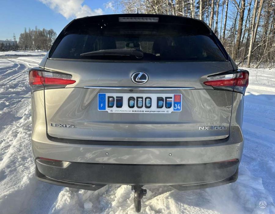 Brown Lexus NX 300h 2016 in Kaunas, with an engine capacity of 2.49 L and mileage of 186 thousand km for 19600 €, photo 8 on AUTOMOTO.COM.LV