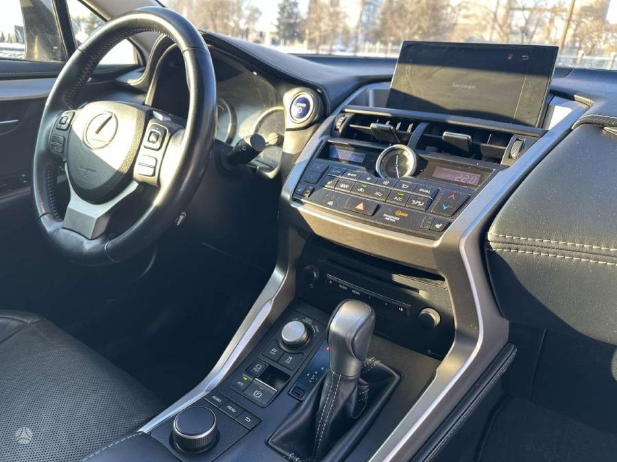 Brown Lexus NX 300h 2016 in Kaunas, with an engine capacity of 2.49 L and mileage of 186 thousand km for 19600 €, photo 11 on AUTOMOTO.COM.LV