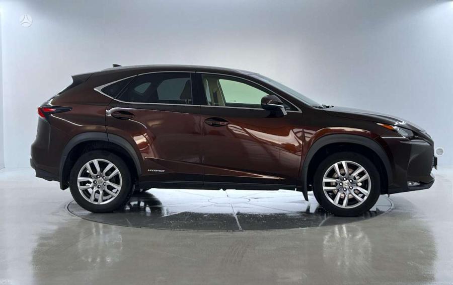 Brown Lexus NX 300h 2017 in Vilnius, with an engine capacity of 2.49 L and mileage of 81 thousand km for 24900 €, photo 16 on AUTOMOTO.COM.LV