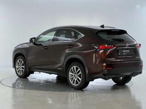 Brown Lexus NX 300h 2017 in Vilnius, with an engine capacity of 2.49 L and mileage of 81 thousand km for 24900 €, photo 17 on AUTOMOTO.COM.LV