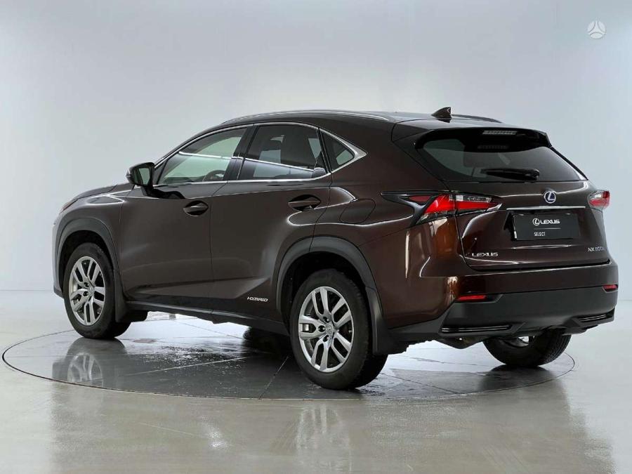 Brown Lexus NX 300h 2017 in Vilnius, with an engine capacity of 2.49 L and mileage of 81 thousand km for 24900 €, photo 17 on AUTOMOTO.COM.LV