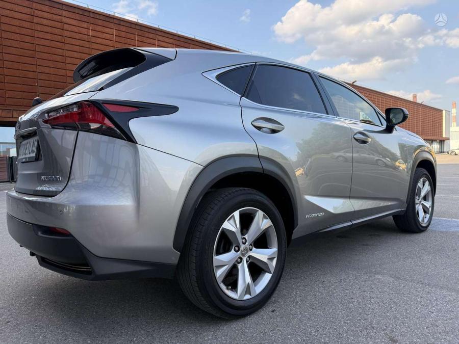 Brown Lexus NX 300h 2017 in Kaunas, with an engine capacity of 2.49 L and mileage of 206 thousand km for 21555 €, photo 7 on AUTOMOTO.COM.LV