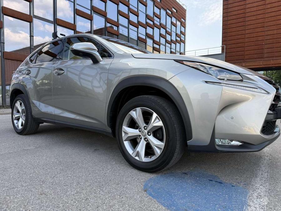 Brown Lexus NX 300h 2017 in Kaunas, with an engine capacity of 2.49 L and mileage of 206 thousand km for 21555 €, photo 8 on AUTOMOTO.COM.LV