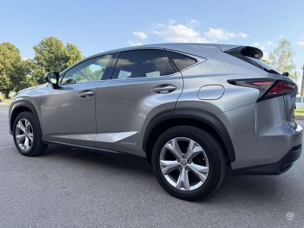 Brown Lexus NX 300h 2017 in Kaunas, with an engine capacity of 2.49 L and mileage of 206 thousand km for 21555 €, photo 9 on AUTOMOTO.COM.LV